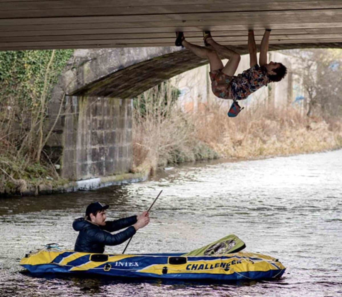 Urban climbing : Robbie Phillips en solo sous un pont – Alpine Mag