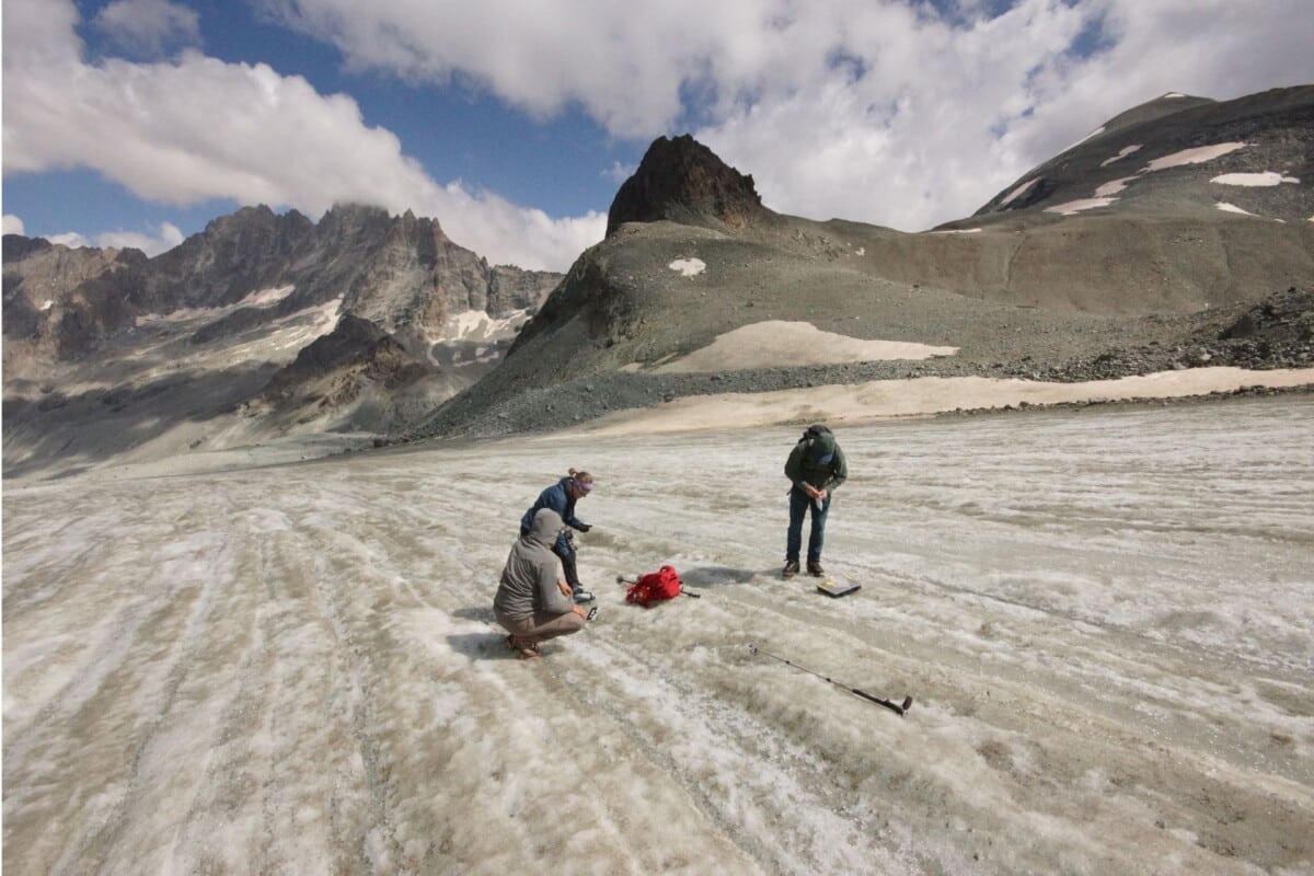 IceWatcher : comment la fonte des glaciers libère des vestiges ...