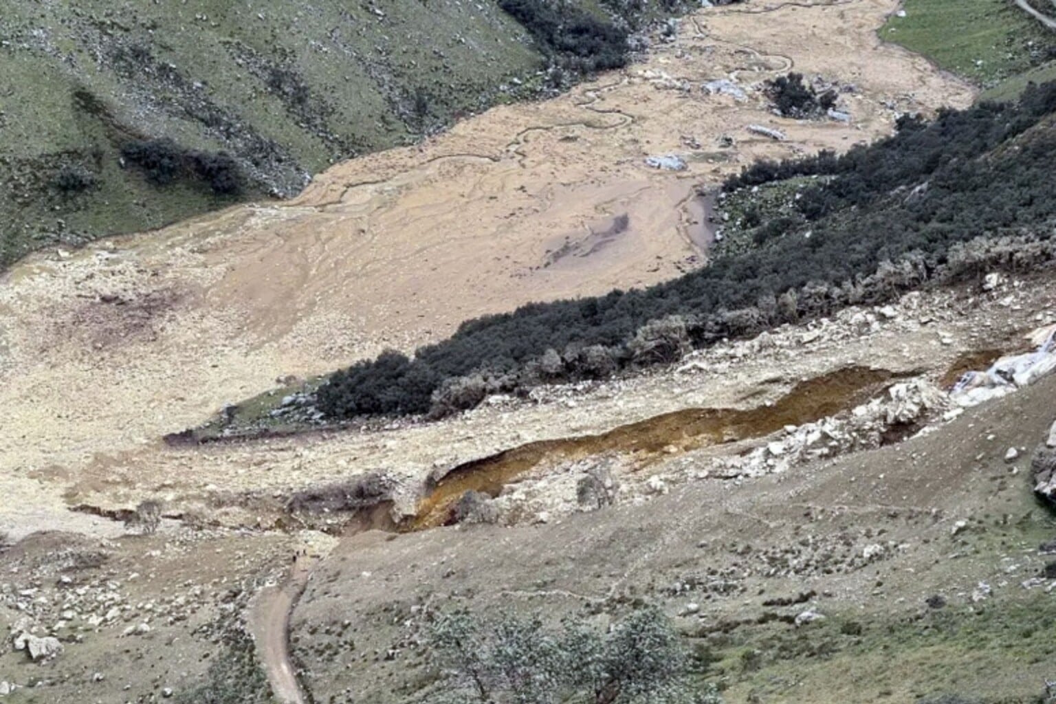 Everest, 8 848 m : voies normales népalaise et tibétaine – Alpine Mag